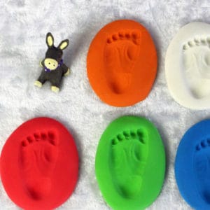 Baby Keepsake Ideas DIY - Footprints of Little Ones - Kids Art & Craft
