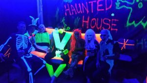 Glow in the Dark Party DIY ideas - Kids Art & Craft