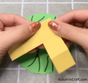 DIY Paper Slinky Frog Craft For Kids - Step by Step Tutorial - Kids Art ...