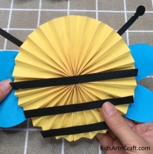 Bee Paper Craft For Kids - Step by Step Tutorial - Kids Art & Craft