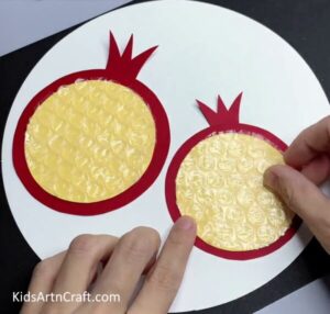 Bubble Wrap Printed Pomegranate Craft For Kids - Kids Art & Craft