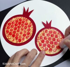 Bubble Wrap Printed Pomegranate Craft For Kids - Kids Art & Craft