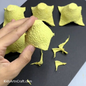 Christmas Tree using Egg Carton Tutorial for Kids - Kids Art & Craft