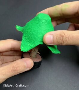 Christmas Tree using Egg Carton Tutorial for Kids - Kids Art & Craft