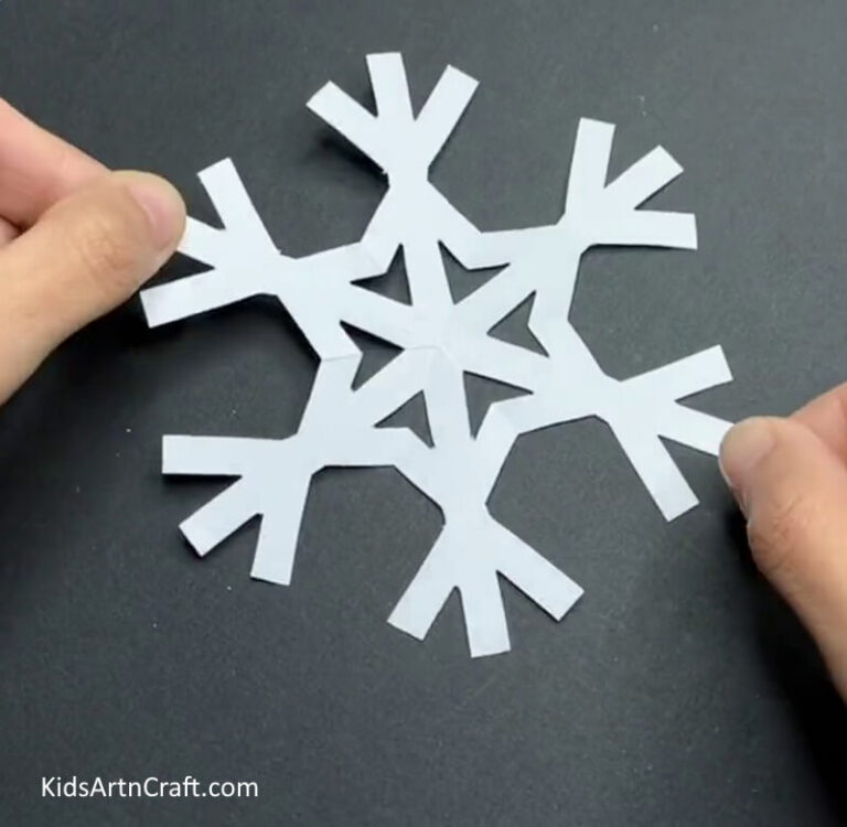 DIY Paper Snowflakes Step by Step Tutorials for Kids - Kids Art & Craft