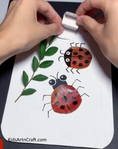Easy Ladybug Craft For Kids Using Leaves and Paper - Kids Art & Craft