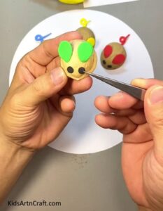 Cute Walnut Shell Mice Easy Craft Tutorial For Kids - Kids Art & Craft