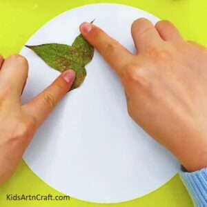 DIY Leaf Fish Underwater Scenery Craft Tutorial For Kids - Kids Art & Craft