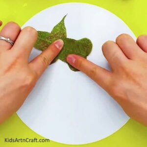 DIY Leaf Fish Underwater Scenery Craft Tutorial For Kids - Kids Art & Craft