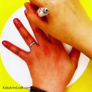 Easy To Make Palm Outline Peacock Craft Tutorial For Kids - Kids Art ...