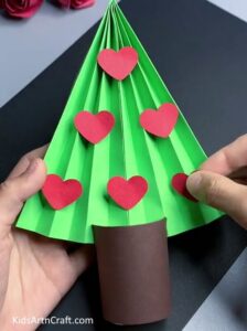Learn to make Paper Christmas Tree Craft for kids - Kids Art & Craft