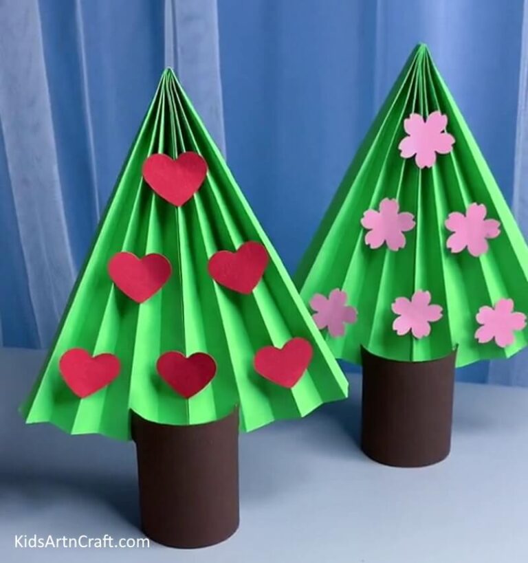 Learn to make Paper Christmas Tree Craft for kids - Kids Art & Craft