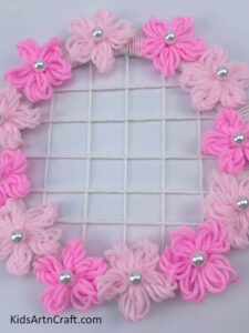 Pretty Flower Wreath Craft Using Cardboard And Wool Tutorial For Kids ...