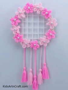 Pretty Flower Wreath Craft Using Cardboard And Wool Tutorial For Kids ...